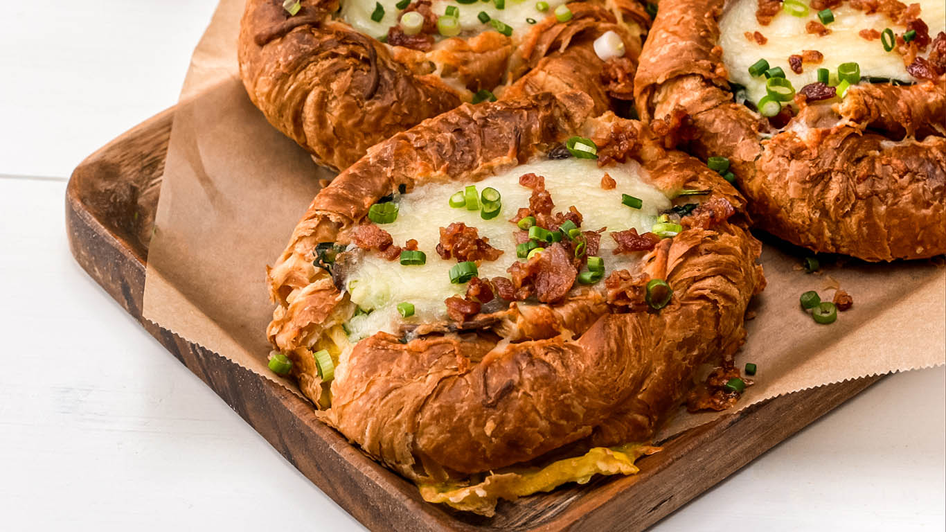 Croissant Breakfast Boats – Cooking Panda