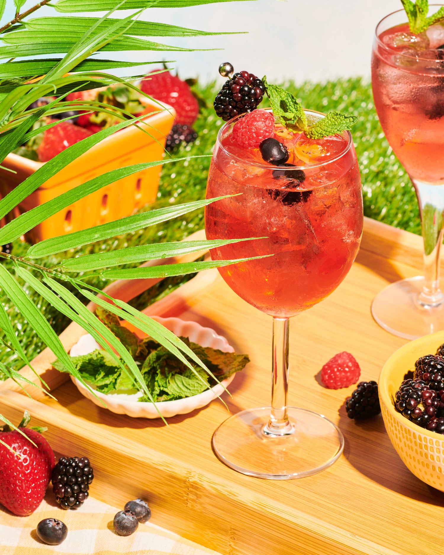 Mixed Berry Aperol Spritz – Cooking Panda