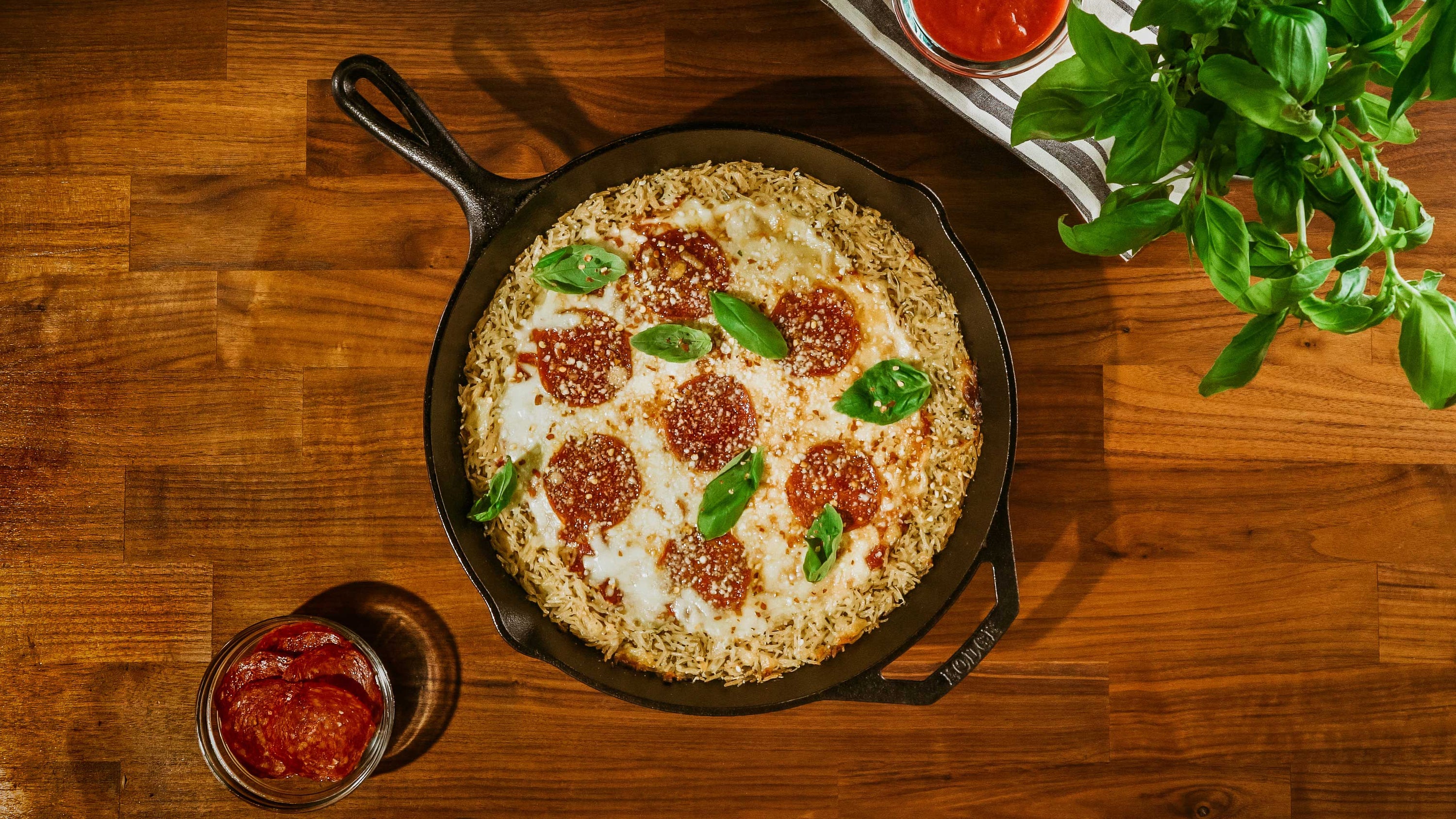Cheesy Garlic Rice Pizza – Cooking Panda