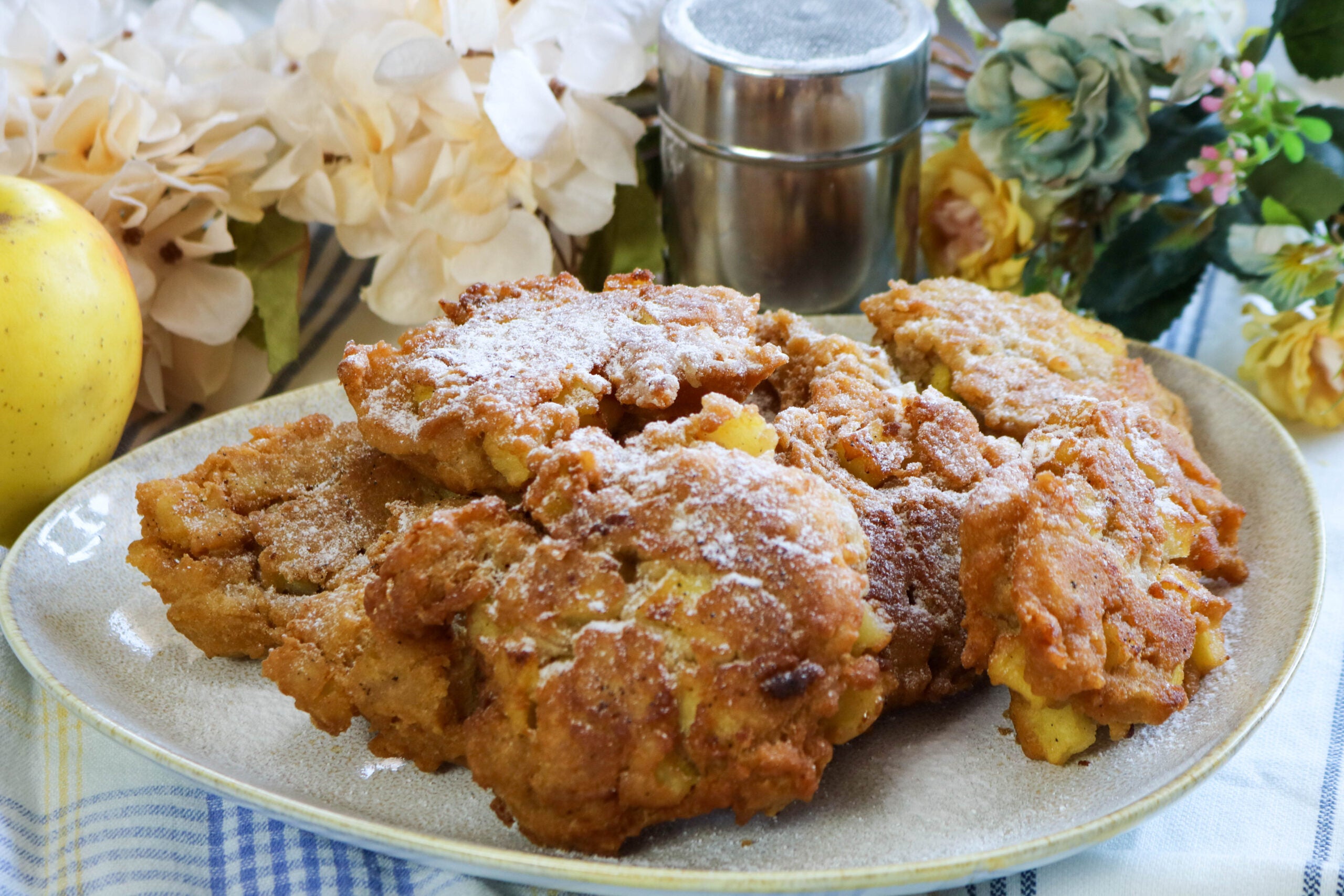 Chunky Apple Donuts – Cooking Panda