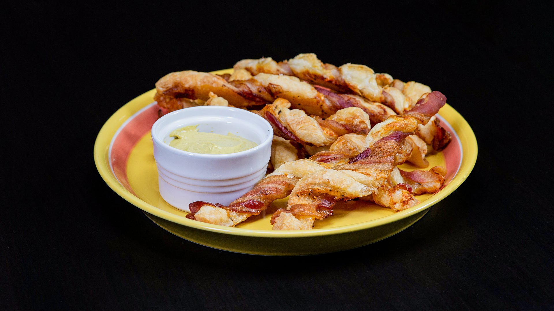 Cheesy Bacon Twisters – Cooking Panda