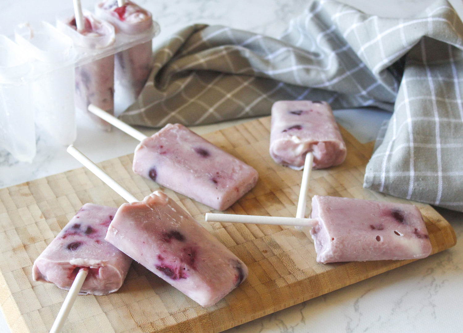 Cherry Cheesecake Popsicles – Cooking Panda